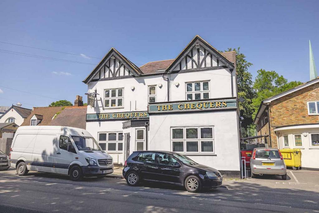 High Street, Iver SL0 2 bed flat for sale - £325,000
