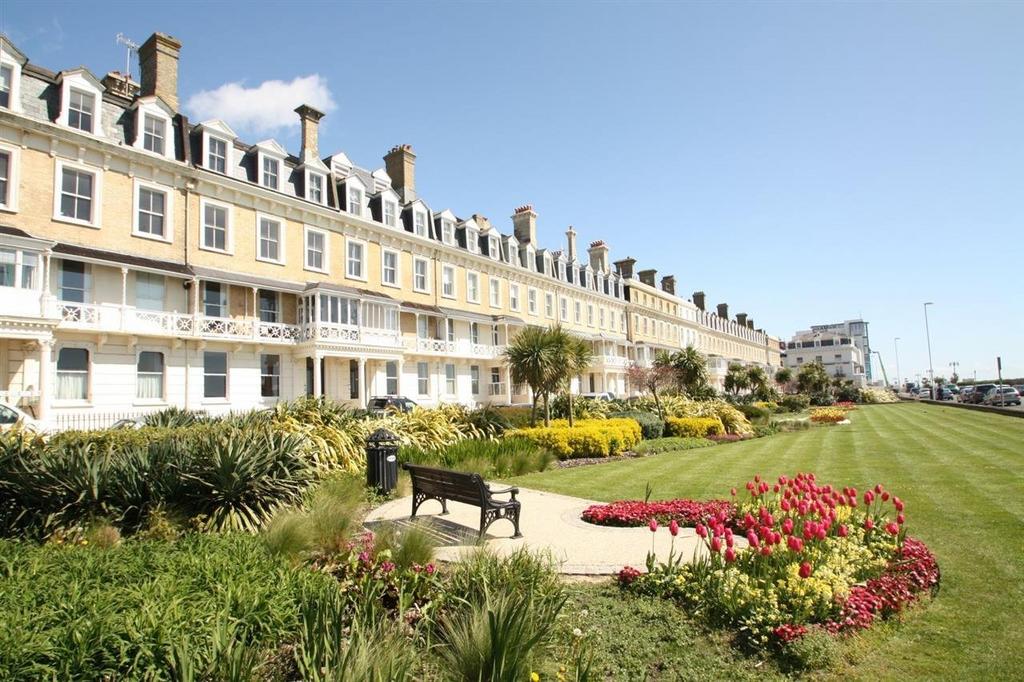 Heene Terrace, Worthing BN11 3NW 1 bed flat - £199,500