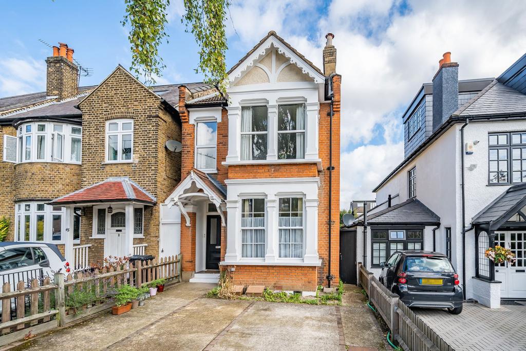 Grove Hill, London, E18 2 bed apartment - £425,000