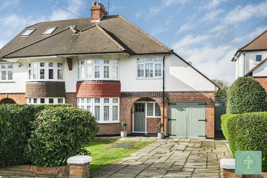 Freston Gardens, EN4 3 bed semi-detached house for sale - £1,100,000