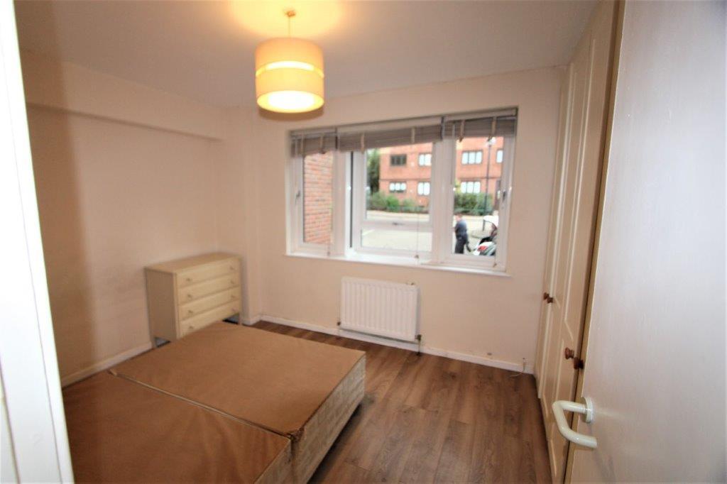 Leerdam Drive, London E14 1 bed apartment - £1,650 pcm (£381 pw)