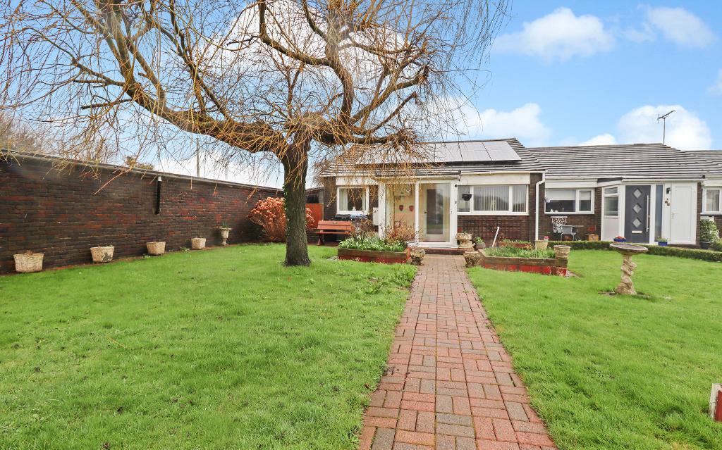 Barley Close, Martin Mill, Dover... 2 bed bungalow - £285,000