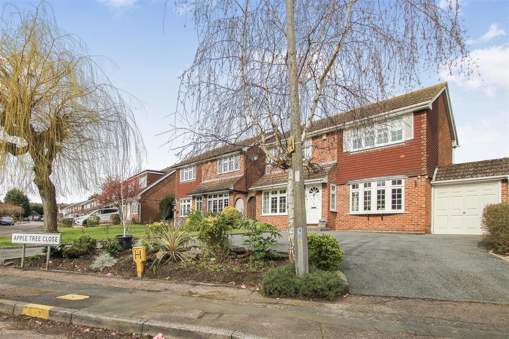 Appletree Close, Doddinghurst, Brentwood 4 bed detached house - £700,000