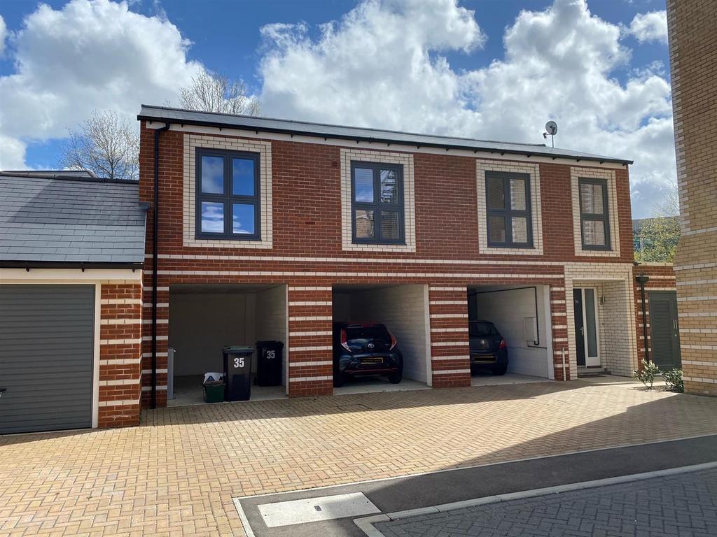 Baddlesmere Drive, Kings Hill, ME19 4SG 2 bed apartment - £325,000