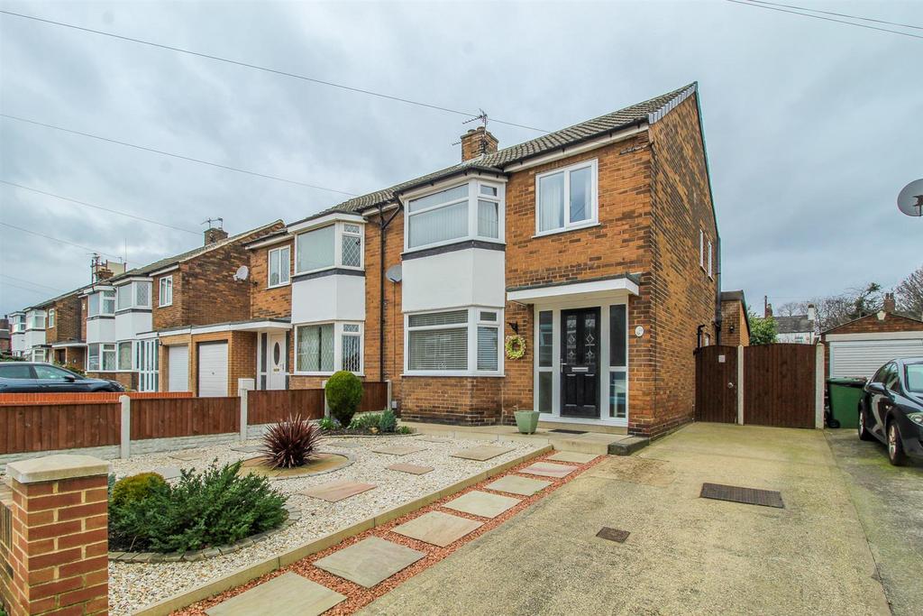 The Grove, Normanton WF6 3 bed semi-detached house - £235,000