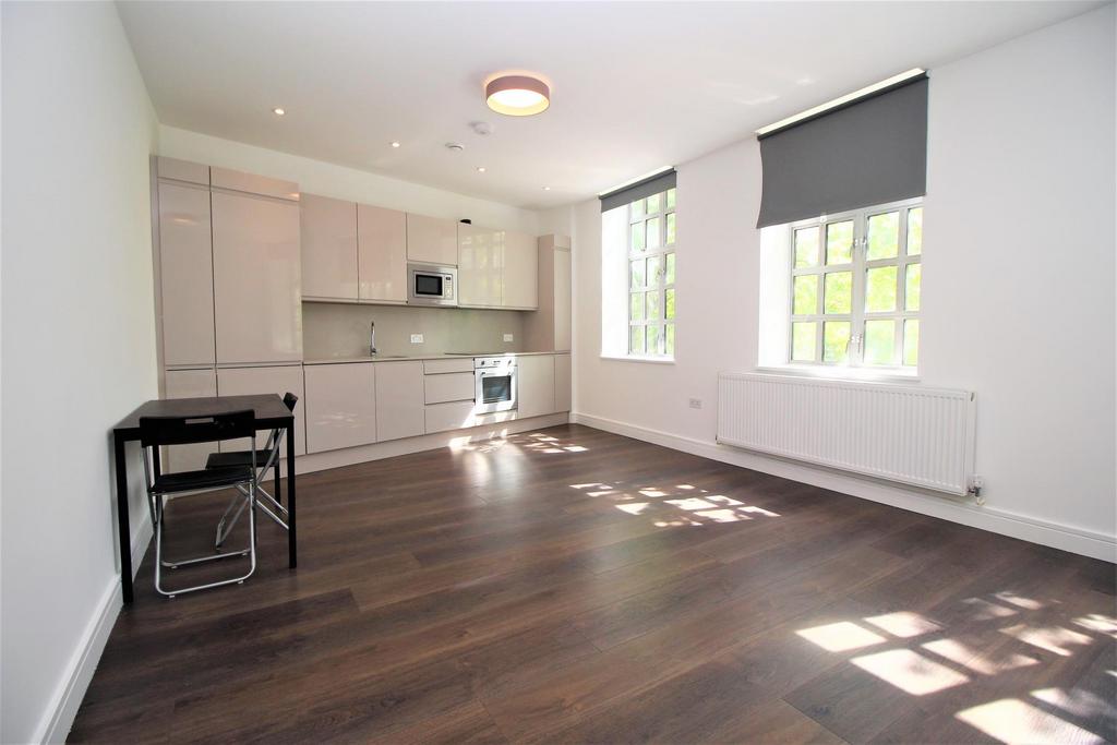 High Street, WD17 1BS WD17 1 bed flat to rent - £1,250 pcm (£288 pw)