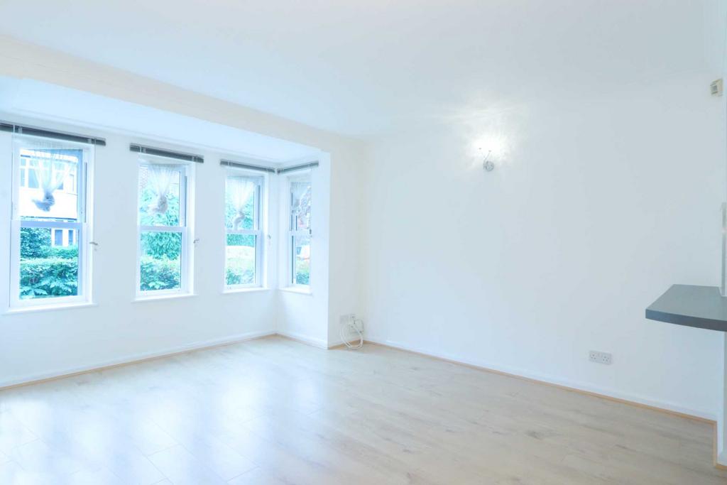 Chestnut Grove, New Malden 1 bed flat to rent - £1,550 pcm (£358 pw)