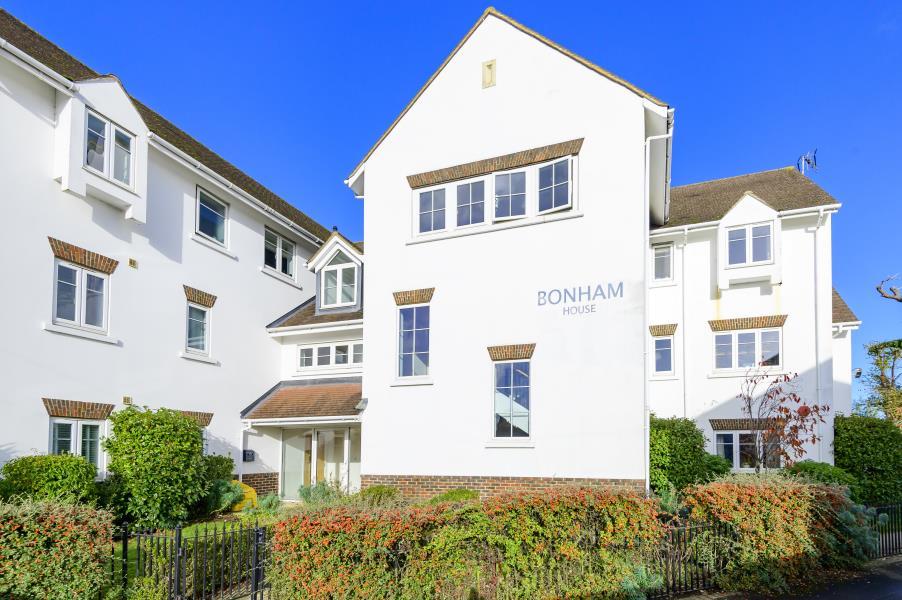 Bonham House, Woking GU22 2 bed apartment - £1,600 pcm (£369 pw)