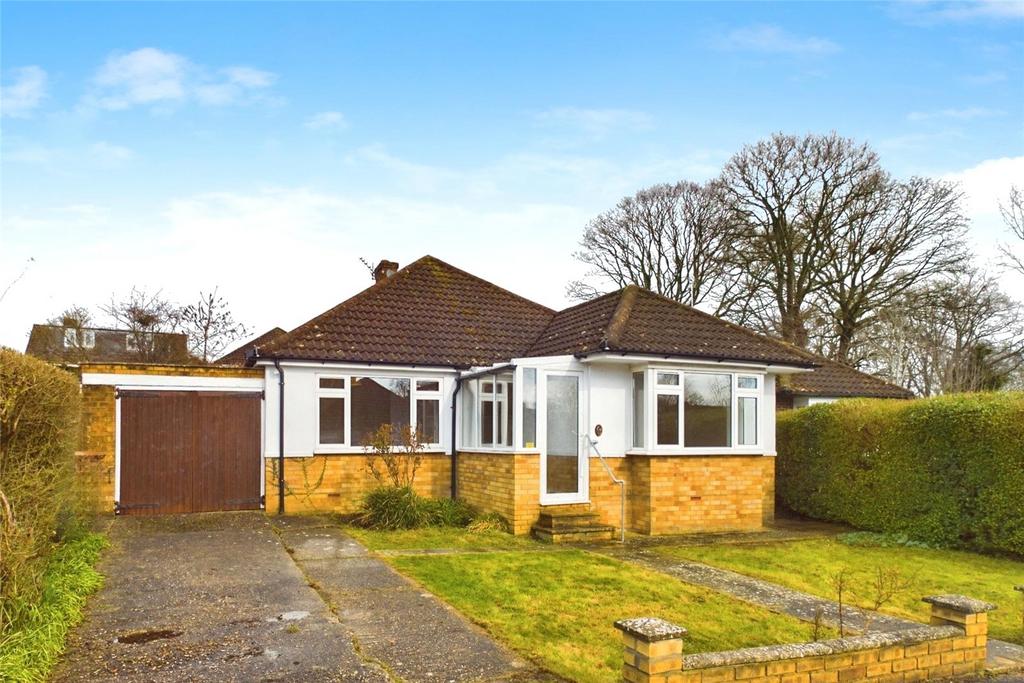 Heath Road, Pamber Heath, Tadley... 3 bed bungalow - £475,000