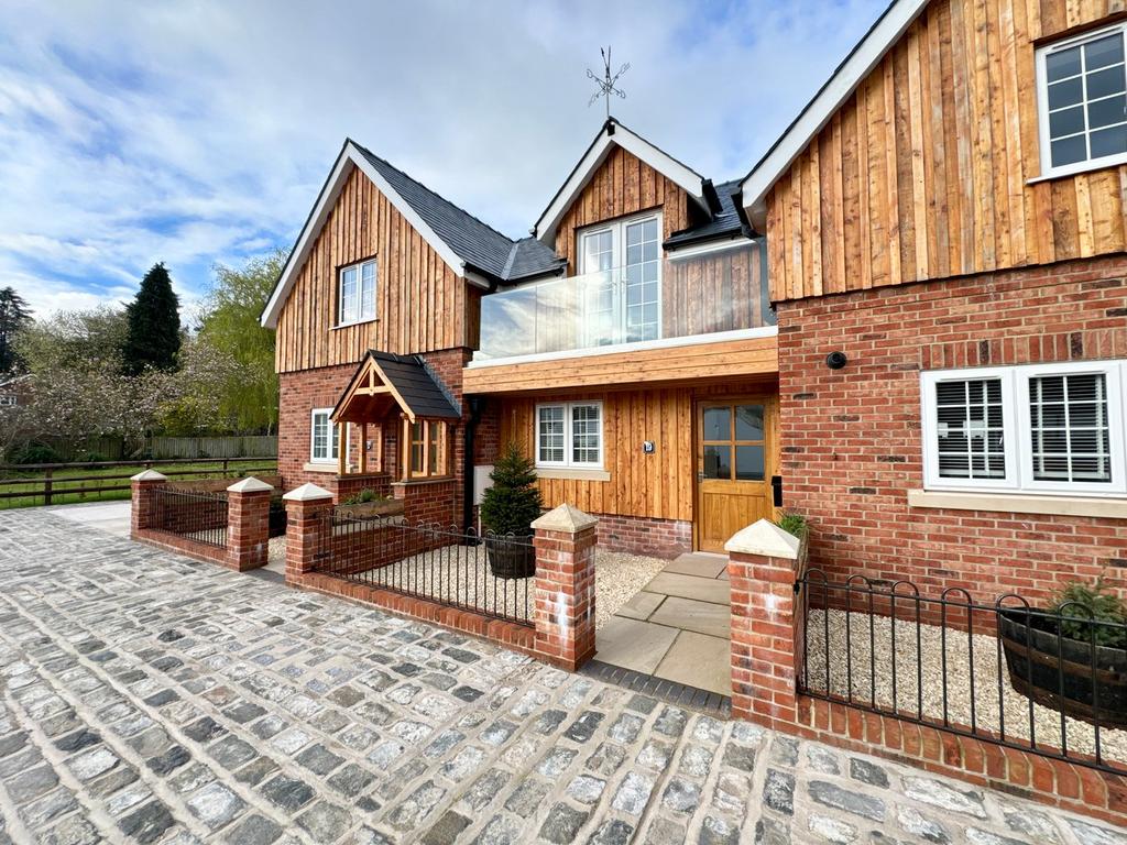 Castle Street, Monmouthshire NP15 2 bed terraced house for sale - £375,000