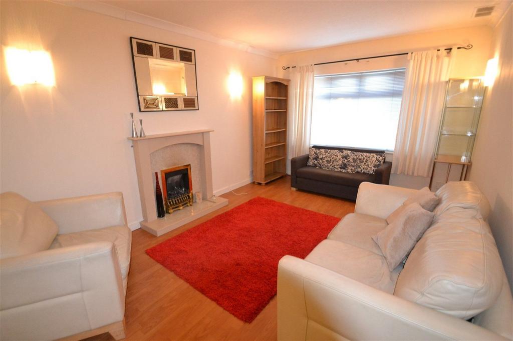 Greenvale Court Cheadle Sk8 1qx 2 Bed Flat £895 Pcm £207 Pw