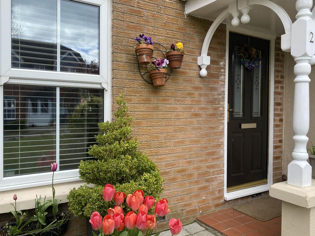 Old Bank View, Lower Sholver/Moorside 5 bed detached house - £325,000