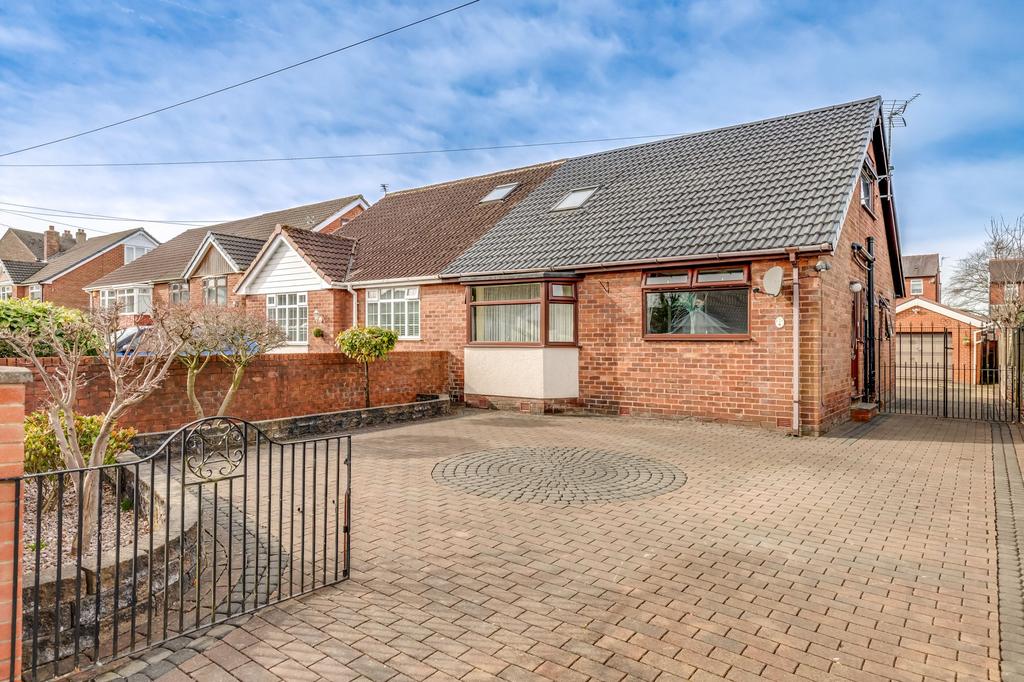 Rugby Drive, Wigan WN5 3 bed semi-detached house for sale - £240,000