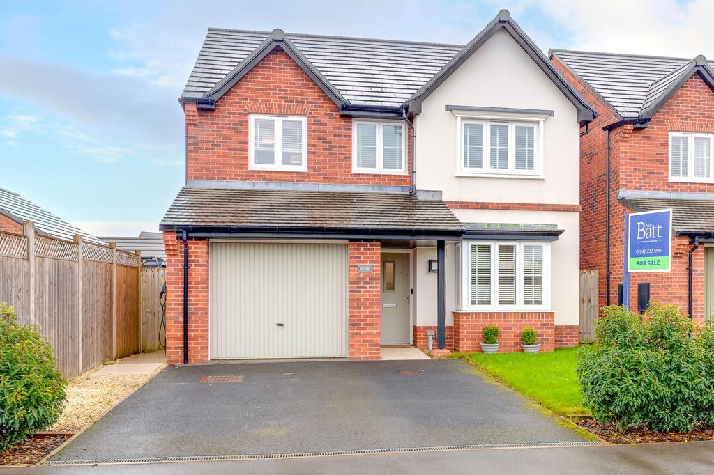 Standish, Wigan WN6 4 bed detached house for sale - £350,000