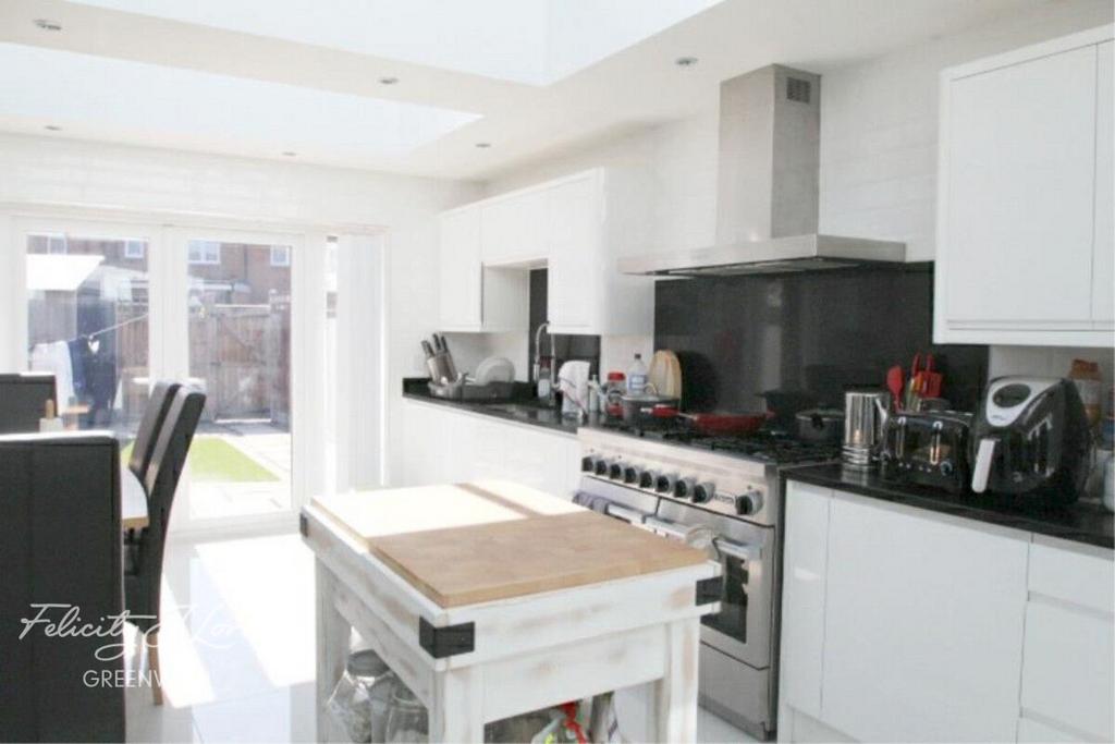 John Silkin Lane, London 4 bed terraced house to rent - £2,750 pcm (£ ...