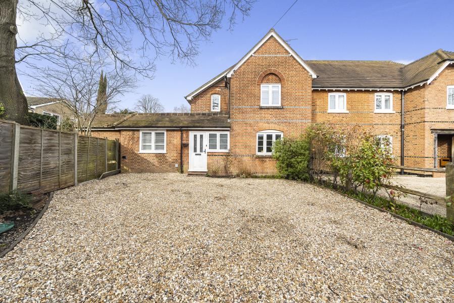 Egley Road, Woking GU22 4 bed semi-detached house to rent - £3,500 pcm ...