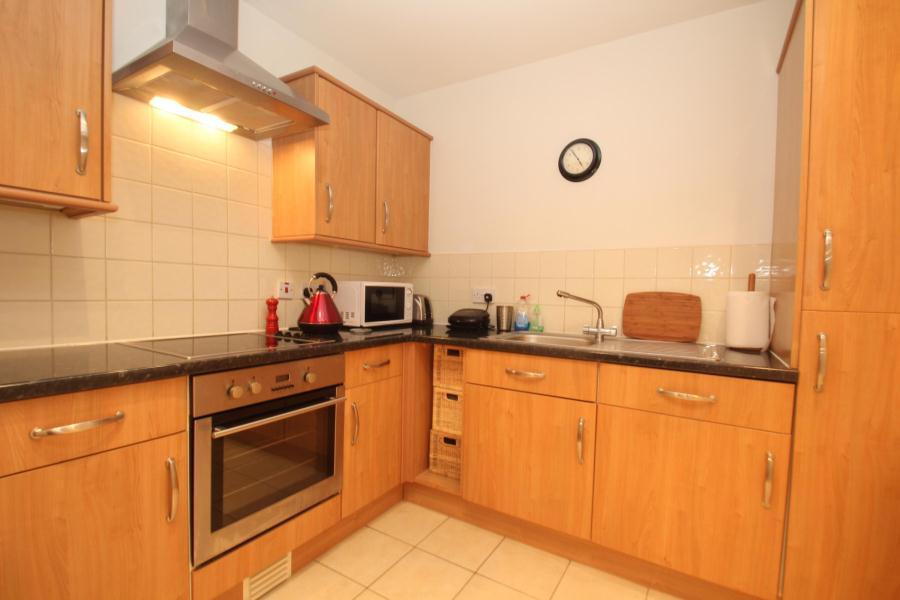 Commercial Way, Woking GU21 1 bed flat to rent - £1,050 pcm (£242 pw)
