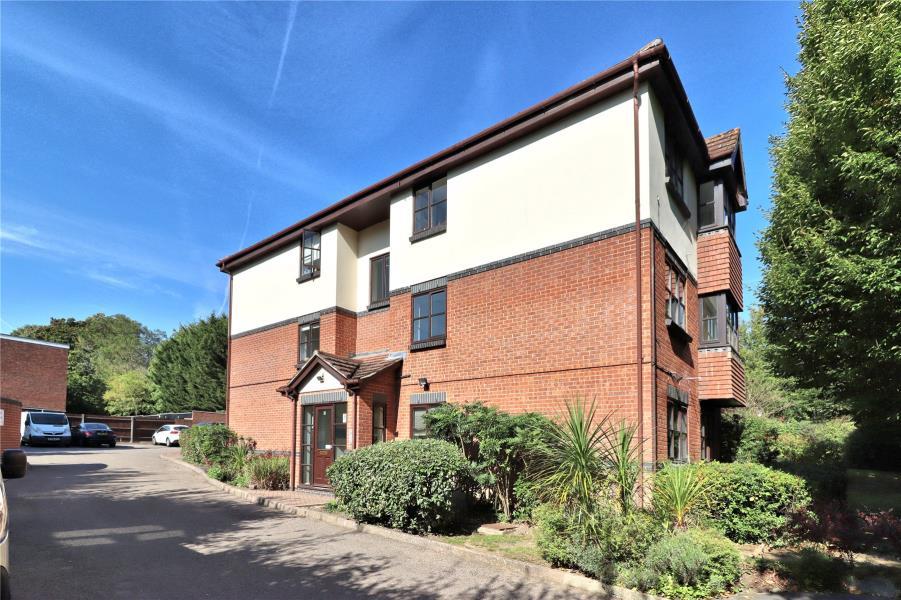 Wildbank Court, Woking GU22 1 bed apartment - £1,250 pcm (£288 pw)