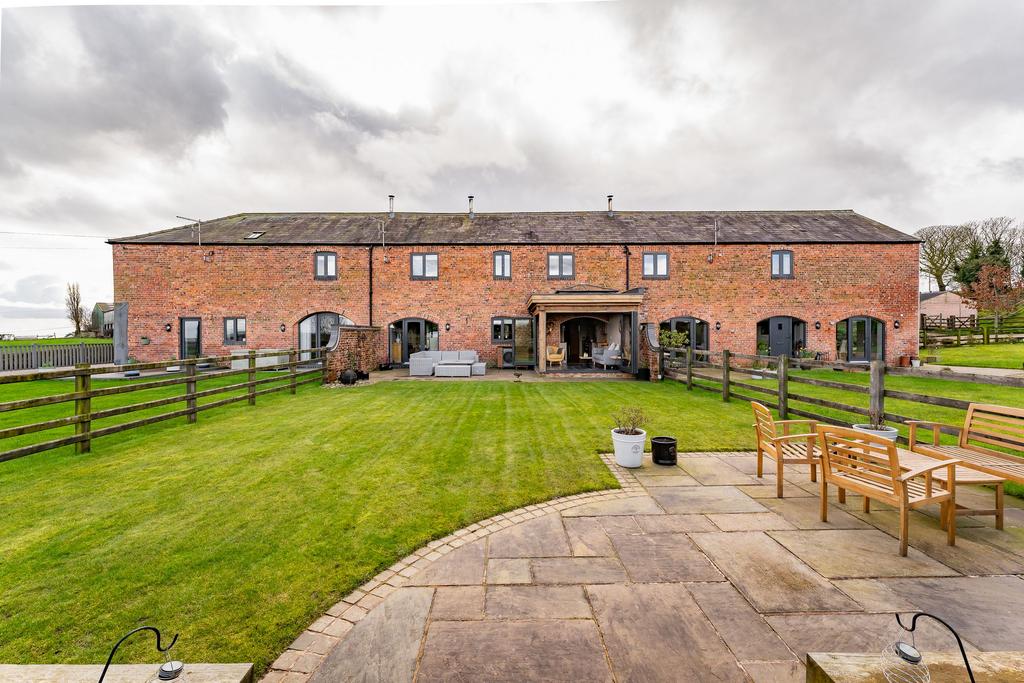 Newton, Hill Top Barns, WA6 3 bed barn conversion - £595,000
