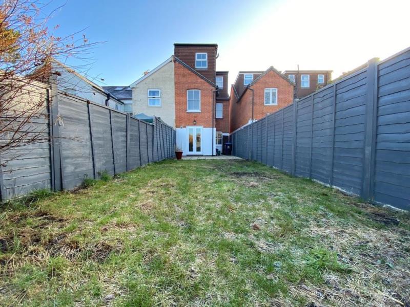 South Road, Woking GU21 4 bed terraced house - £2,500 pcm (£577 pw)