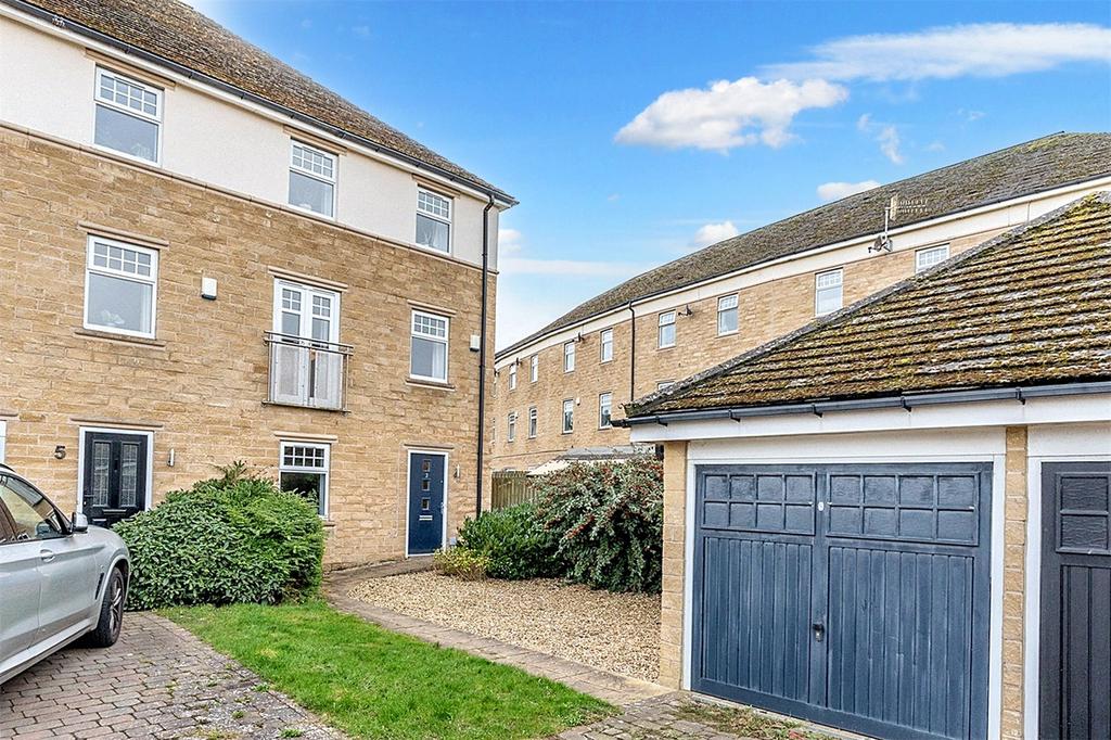 Kingsdale Close, Menston, Ilkley... 4 bed end of terrace house - £420,000
