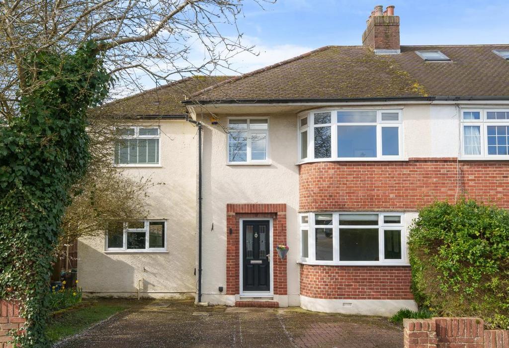 Elmscroft Gardens, Potters Bar EN6 4 bed semi-detached house - £825,000