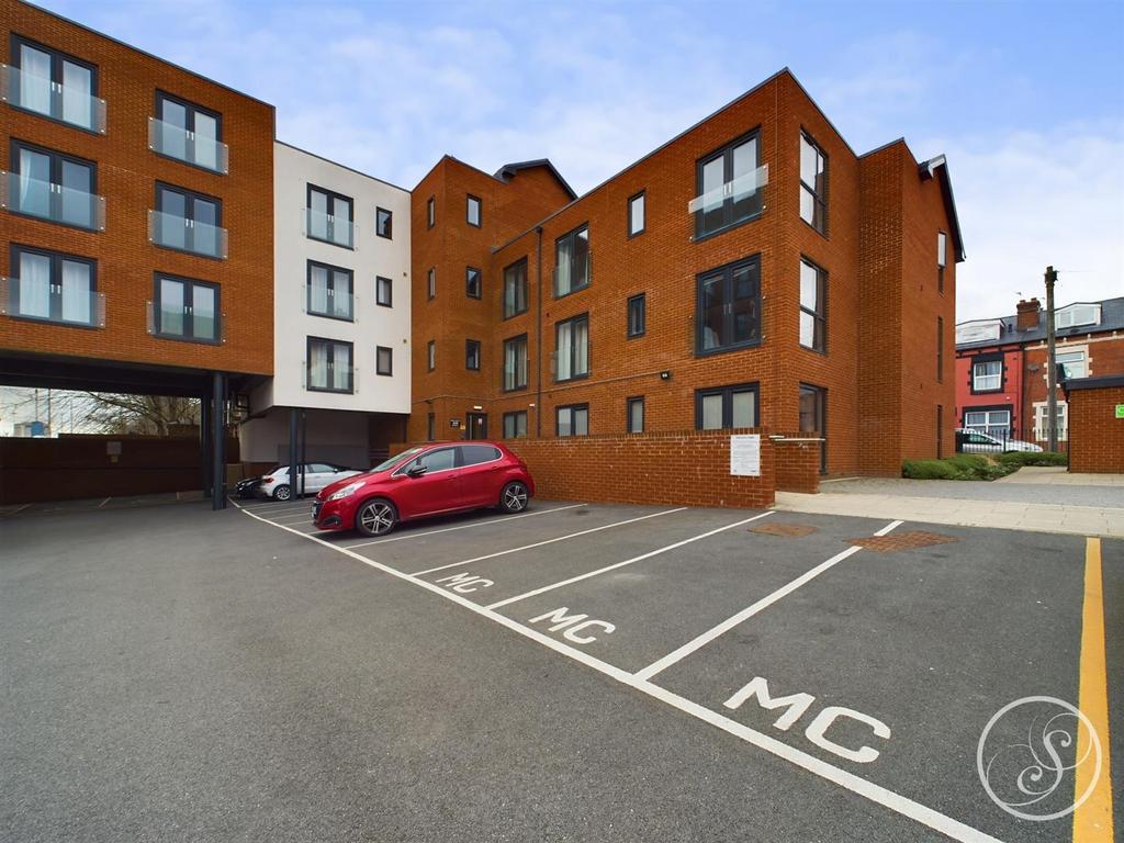 Green Quarter, Cross Green, Leeds 2 bed flat - £175,000
