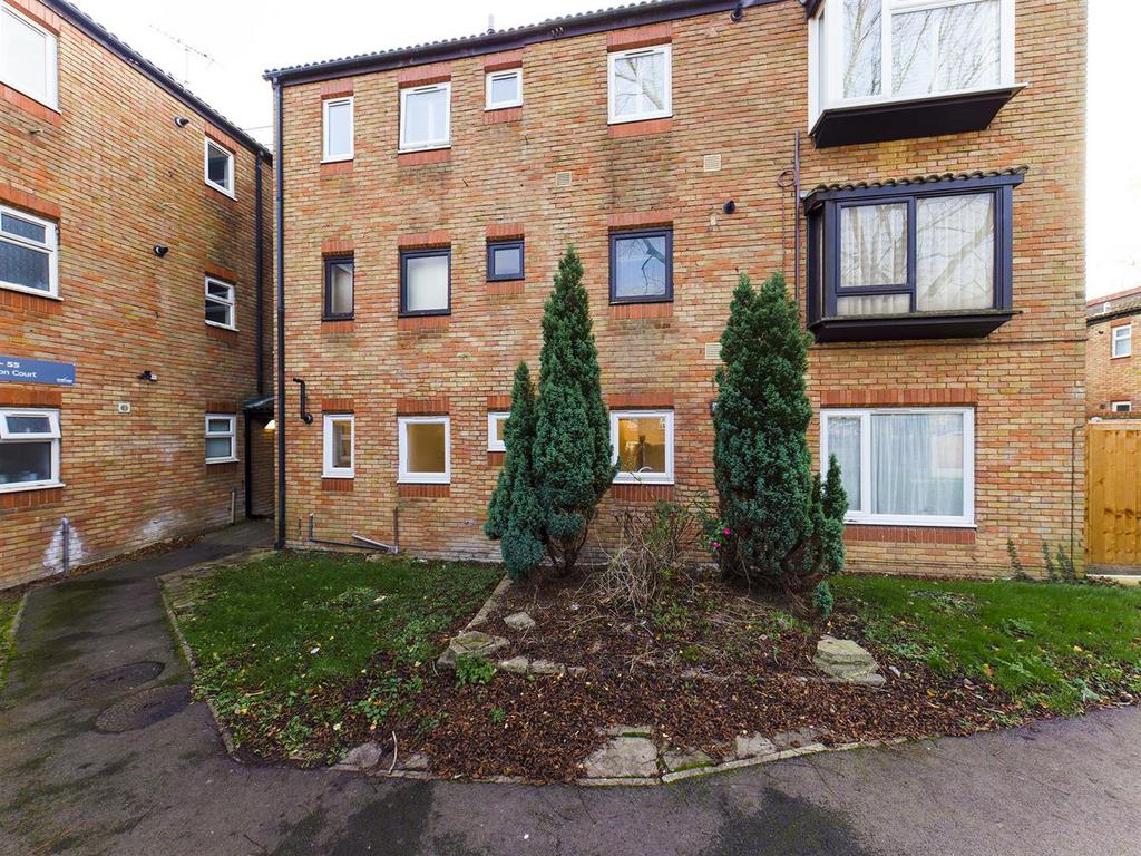 Baron Court, Stevenage 2 bed apartment - £220,000