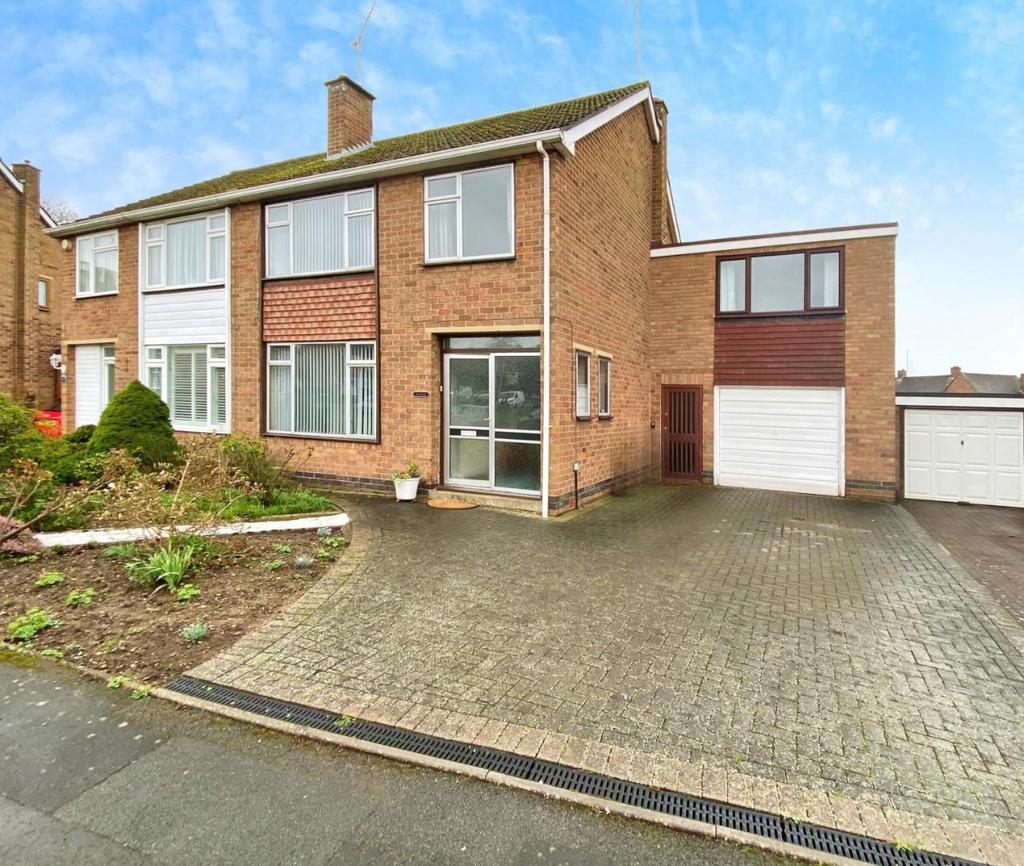 The Ridgeway, Warwick 5 bed semi-detached house - £450,000