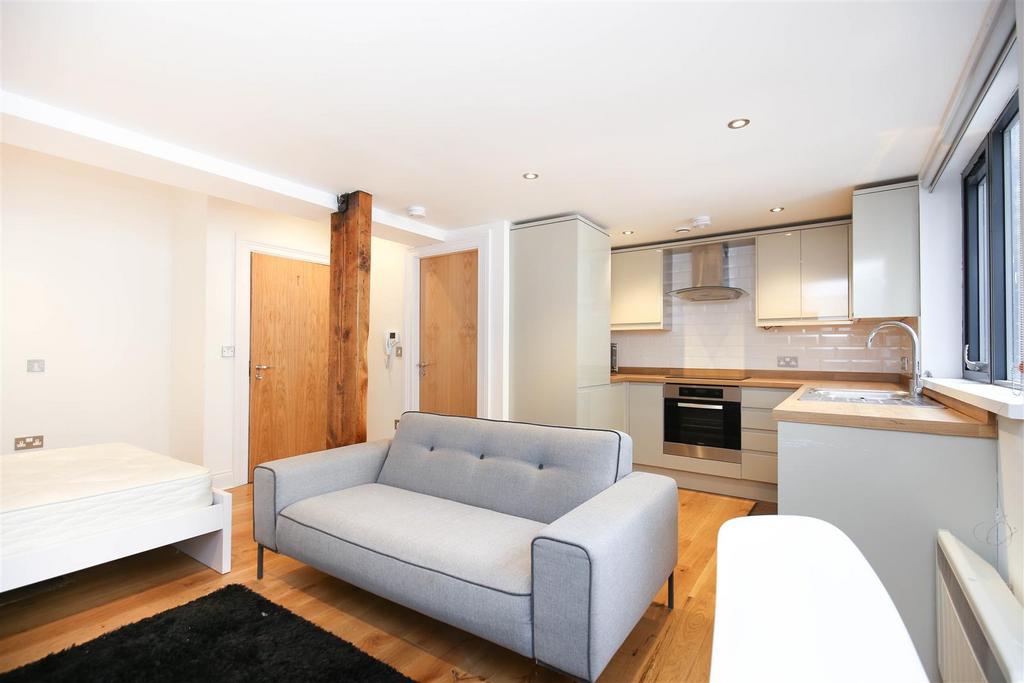 Chaucer Building, Newcastle Upon Tyne... Studio - £850 pcm (£196 pw)