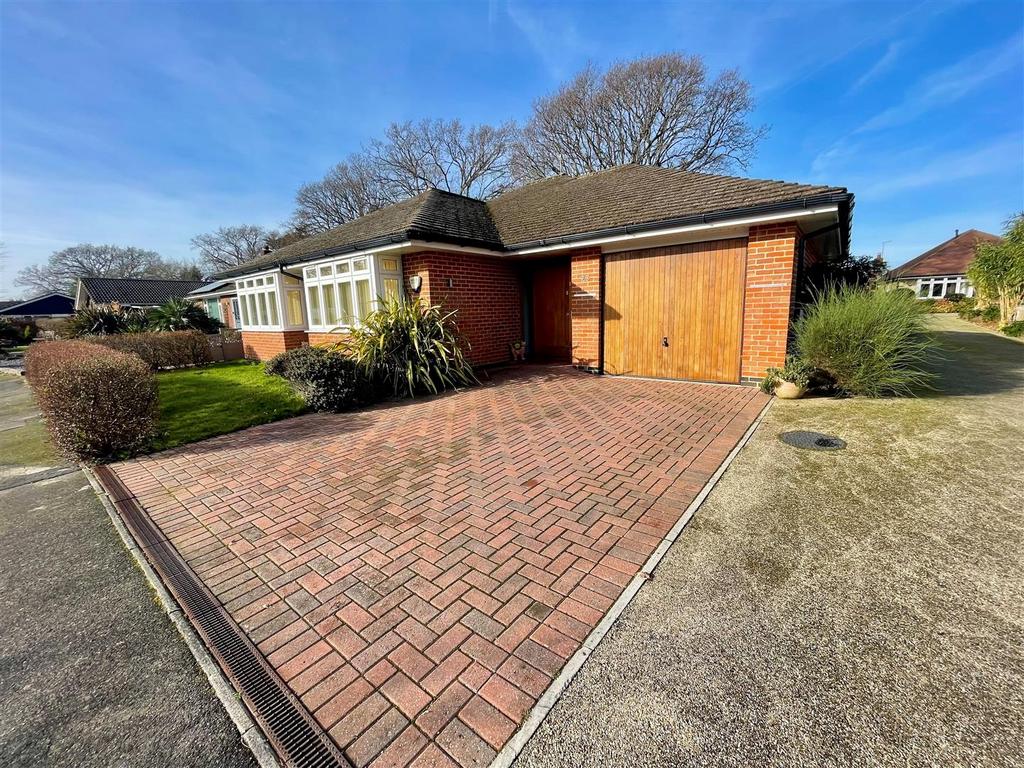 Springfield Avenue, Christchurch 3 bed detached bungalow - £675,000