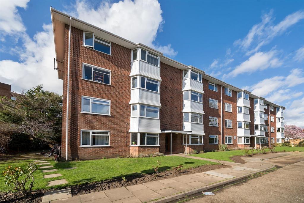 Surbiton Court, Surbiton 2 bed apartment - £399,950