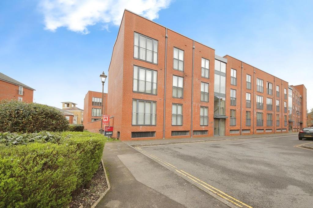 Ascote Lane, Shirley, Solihull 2 bed flat - £185,000