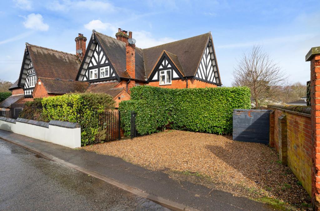 Maidenhead Road, Windsor, Berkshire 3 bed semi-detached house - £775,000
