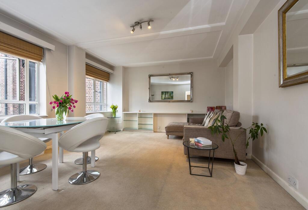 Paramount Court, London 1 bed flat - £580,000