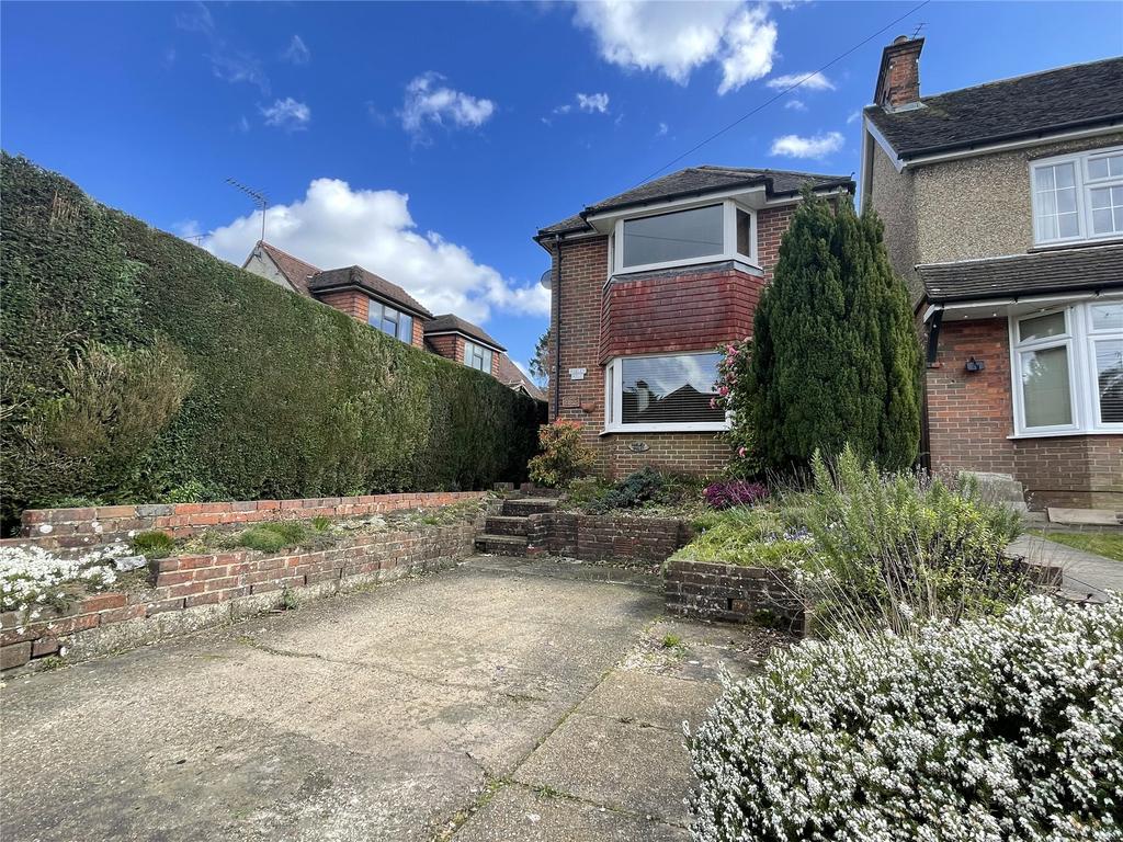 Clovelly Road, Surrey GU26 3 bed detached house for sale - £499,950
