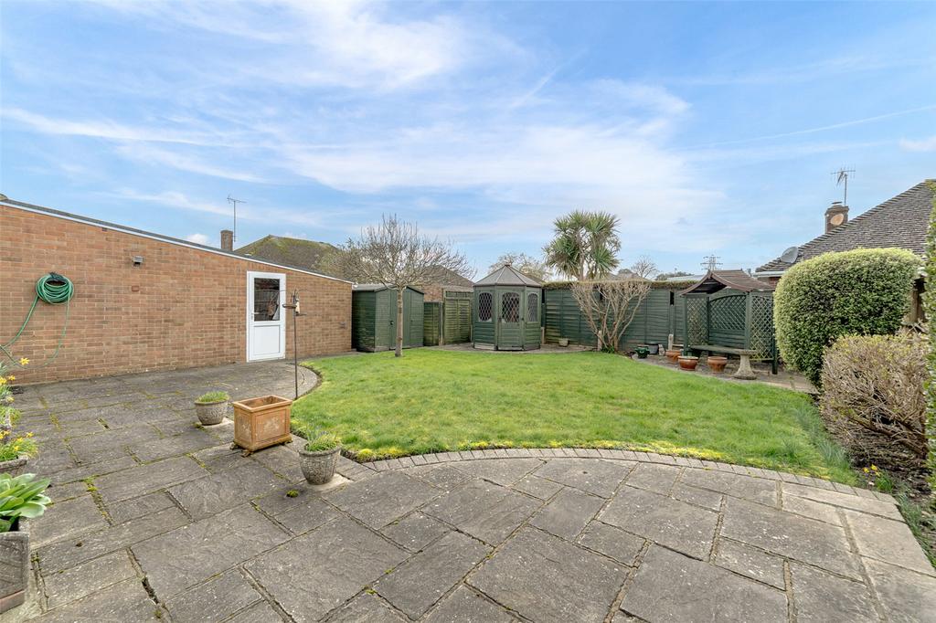 Westergate Close, Ferring, Worthing, West Sussex, BN12 3 bed bungalow ...