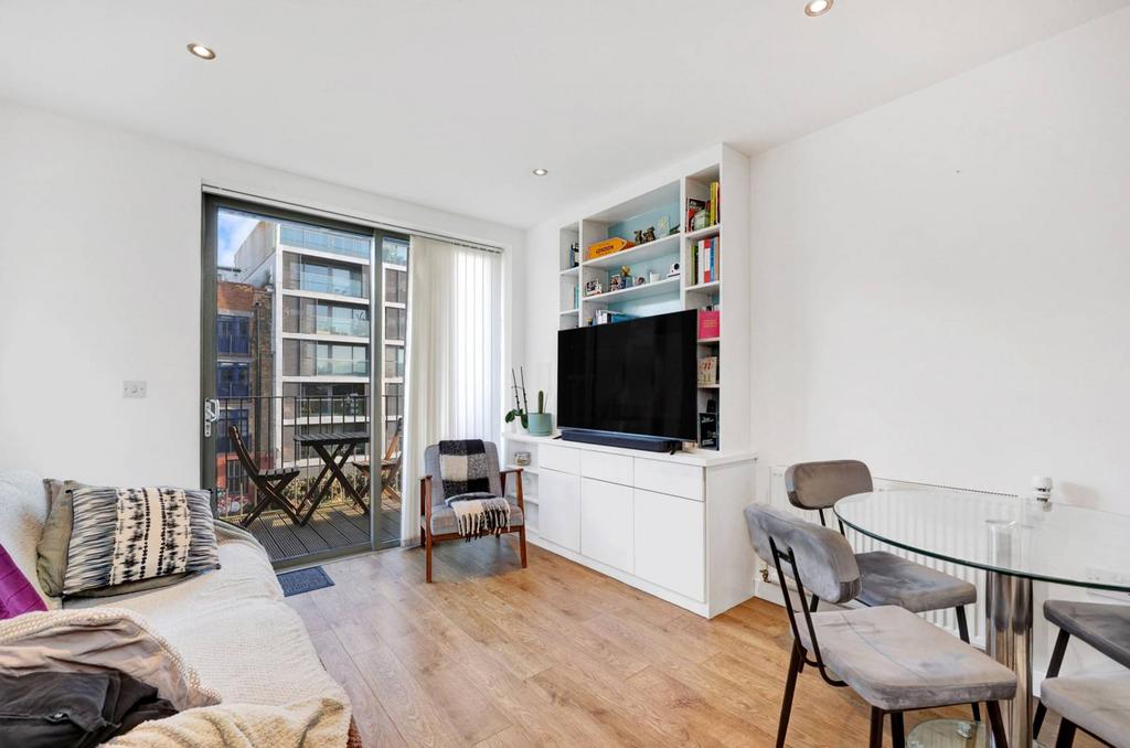 Essian Street, Stepney, London, E1 1 bed flat for sale - £350,000