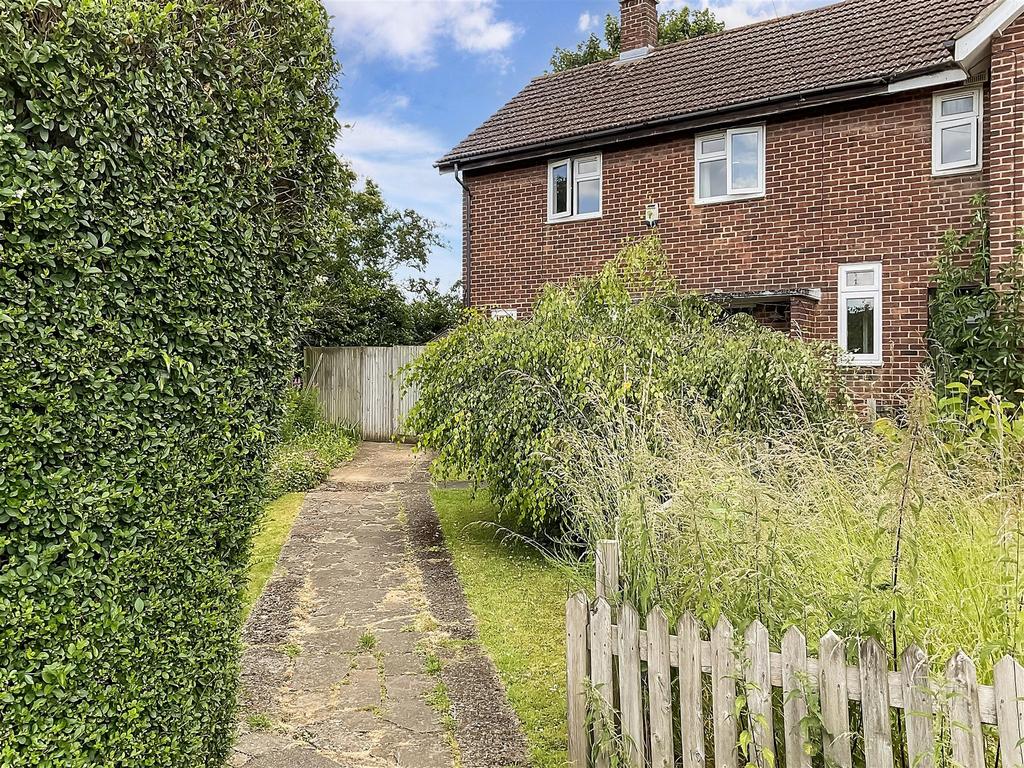 Linkway, Ditton, Aylesford, Kent 3 bed end of terrace house - £340,000