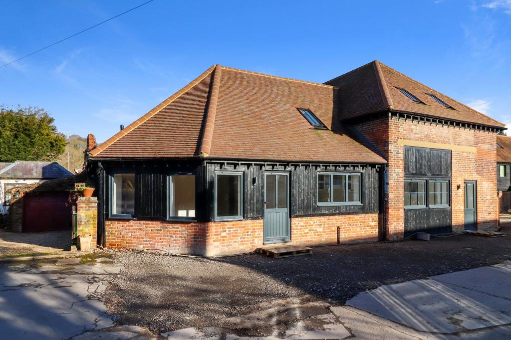 Bury Farm Courtyard, Pednor Road... 2 bed barn conversion for sale - £ ...