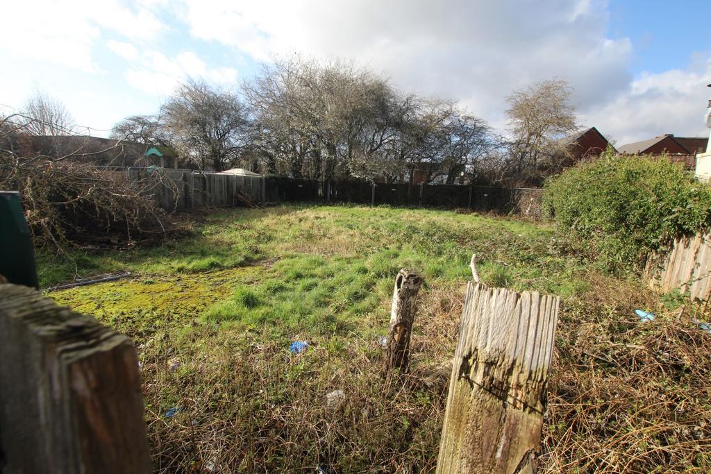 Sutton Street, Hull HU3 1AW Farm land - £10,000