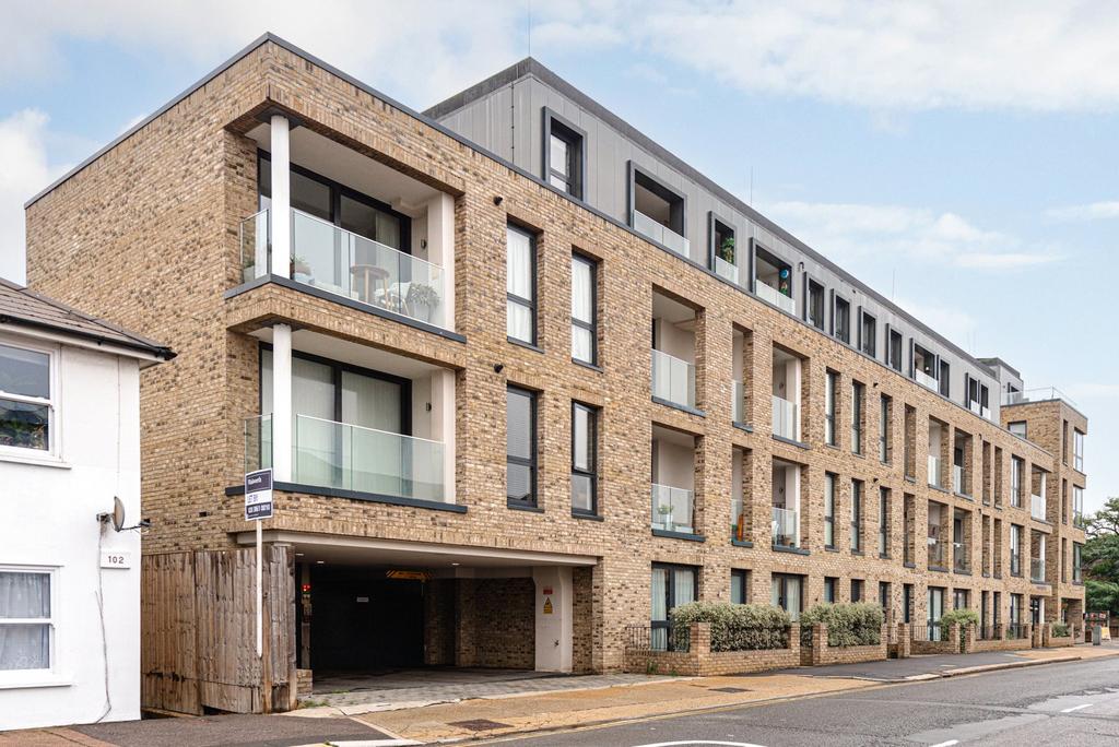 Brighton Road, Surbiton KT6 2 bed maisonette - £600,000