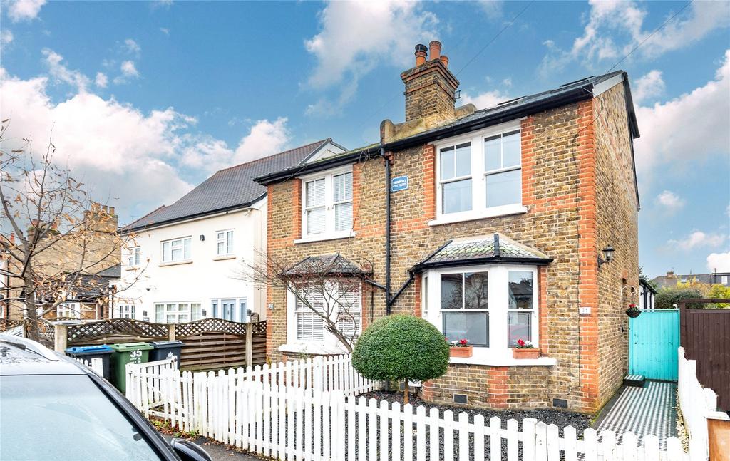 Tolworth Road, Surbiton KT6 3 bed semi-detached house - £675,000