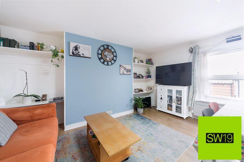 Merton Road, London SW19 2 bed apartment - £425,000