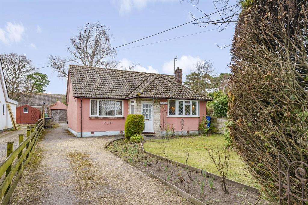 Sandford Road, Wareham BH20 3 bed detached house - £290,000
