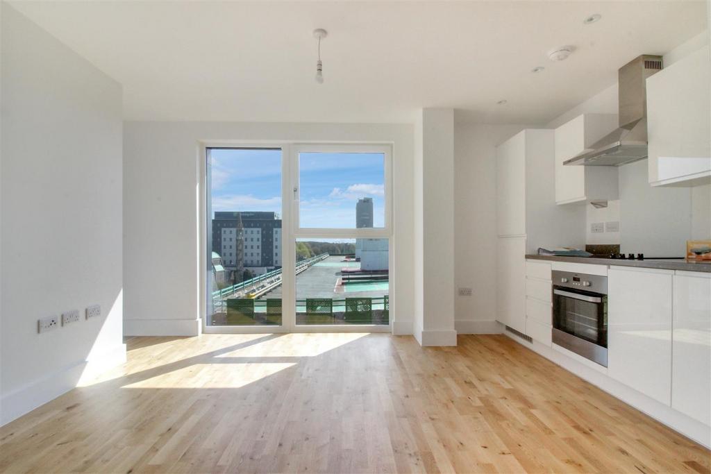 Park Place, Stevenage SG1 Studio - £1,000 pcm (£231 pw)