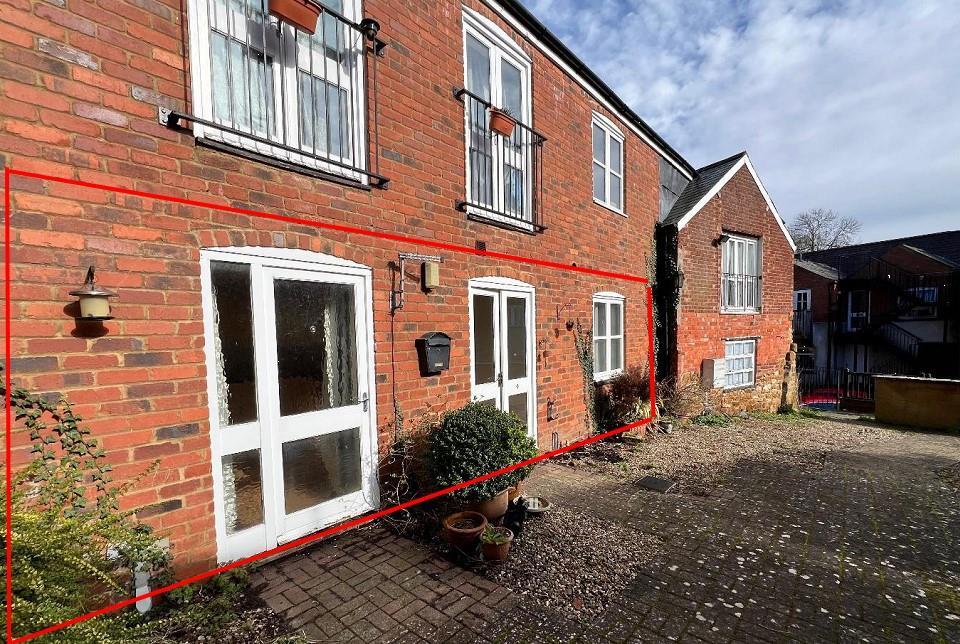 Ground Floor Flat -High Street, Rothwell 1 bed ground floor flat - £675 ...