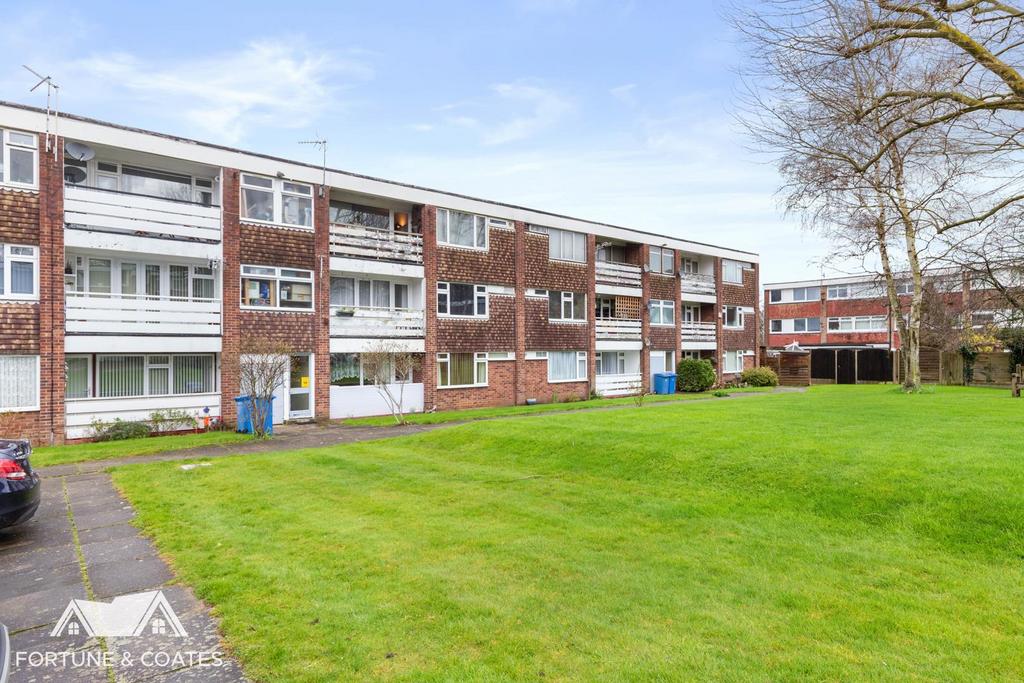 Priory Court, Harlow 2 bed apartment for sale - £230,000