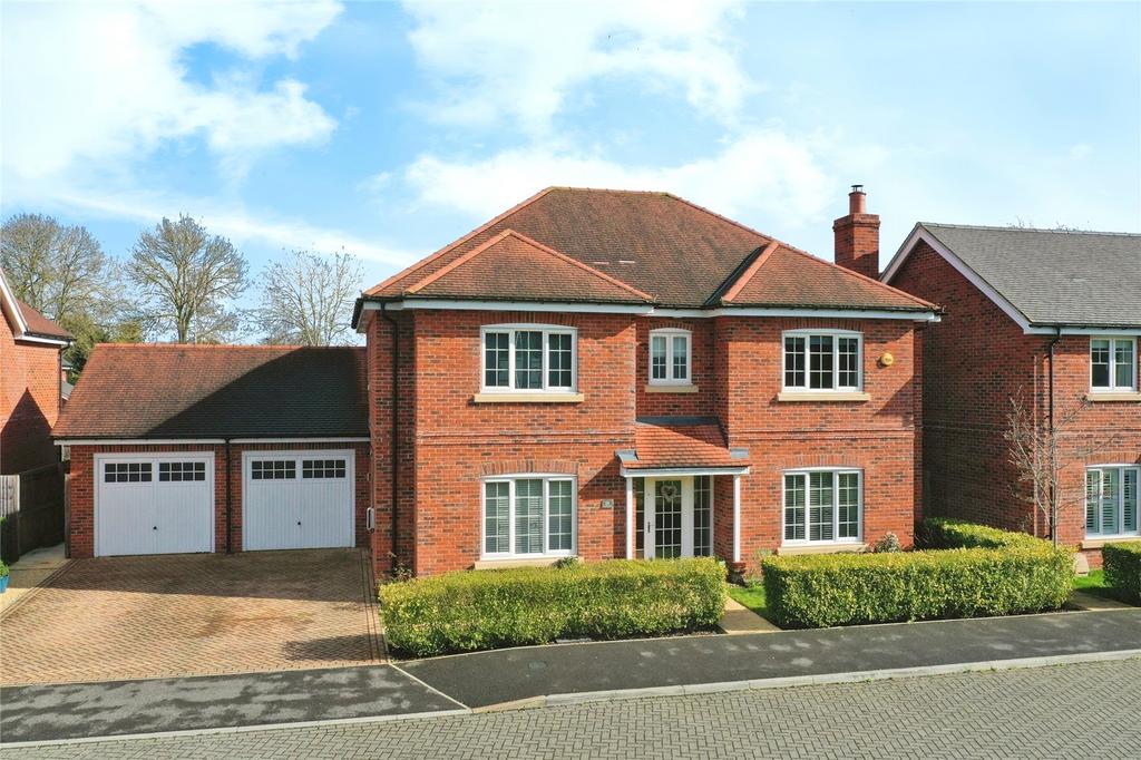 The Pippins, Swallowfield, Reading... 4 bed detached house - £875,000
