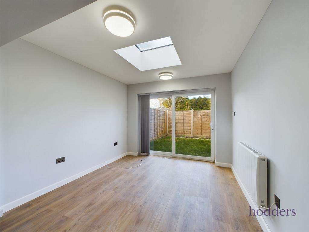 Stepgates, Chertsey, Surrey, KT16 3 bed terraced house - £1,795 pcm (£ ...